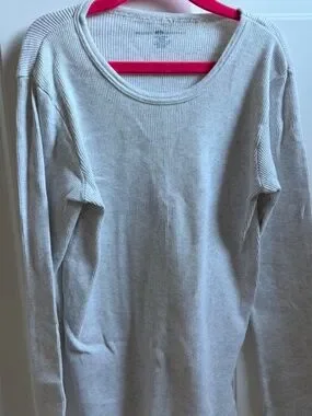 Brandy Melville | Tops | Brandy Melville Leah Ribbed Top In Light Gray ...